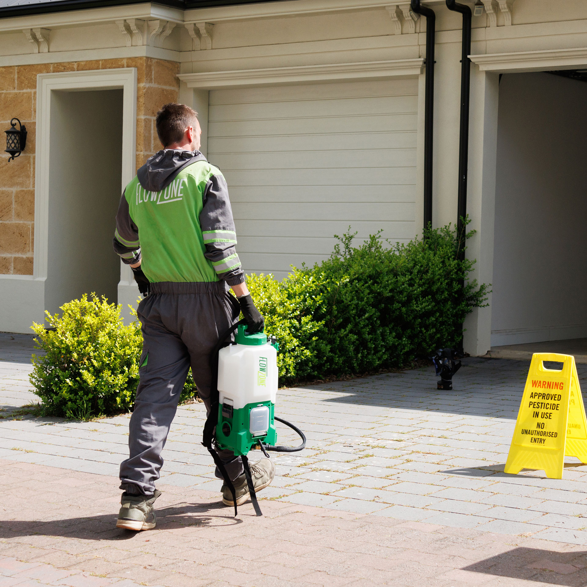 FlowZone Microburst Swap Tank 4-7 Litre Sprayer With Battery Included ...