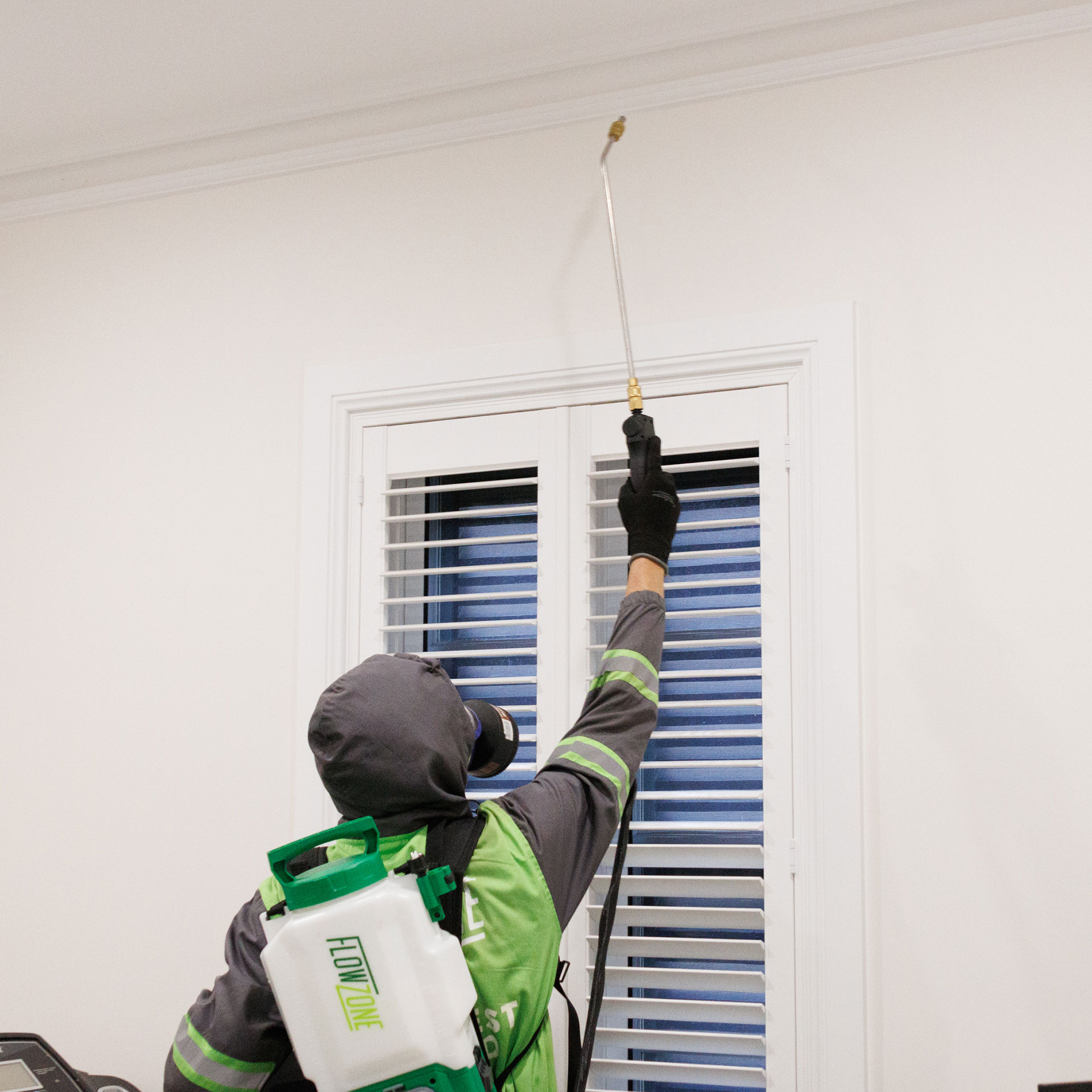 FlowZone Microburst Swap Tank 4-7 Litre Sprayer With Battery Included ...